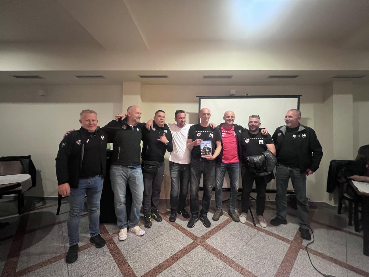 "Motorima do Svetog grala" priča je o prijateljima i najopasnijoj moto ...